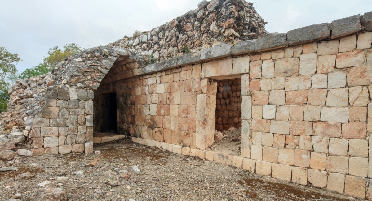 Hallan plato con la representación de un ‘wahyi’, en Campeche – Revista ...